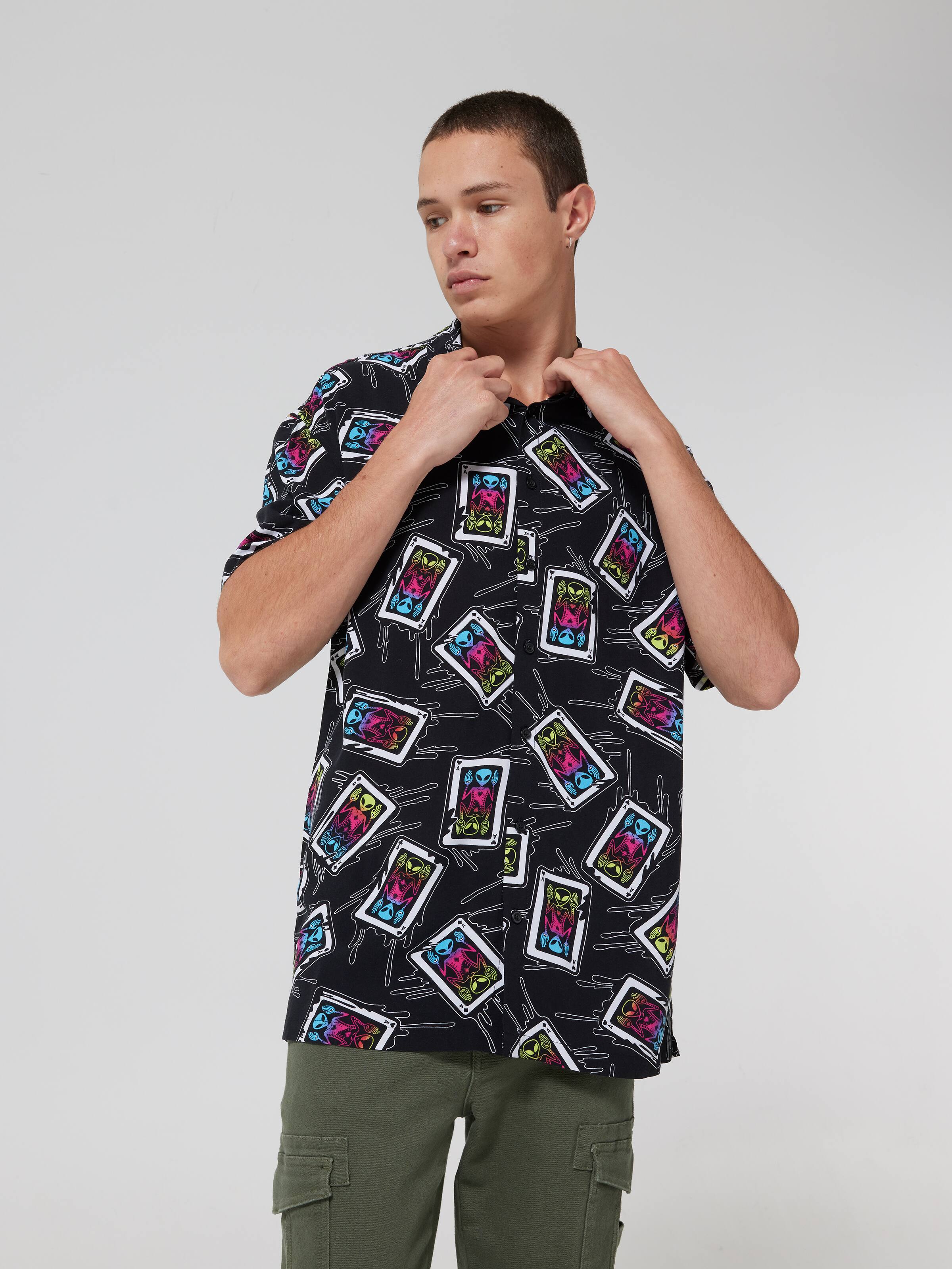 Trippy Alien Card Resort Shirt Black - Jay Jays Online